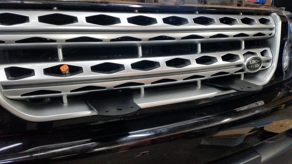 LAND ROVER DISCOVERY 4 BLACK GRILLE LIGHT BRACKET (SHORT) | AutoElecOz